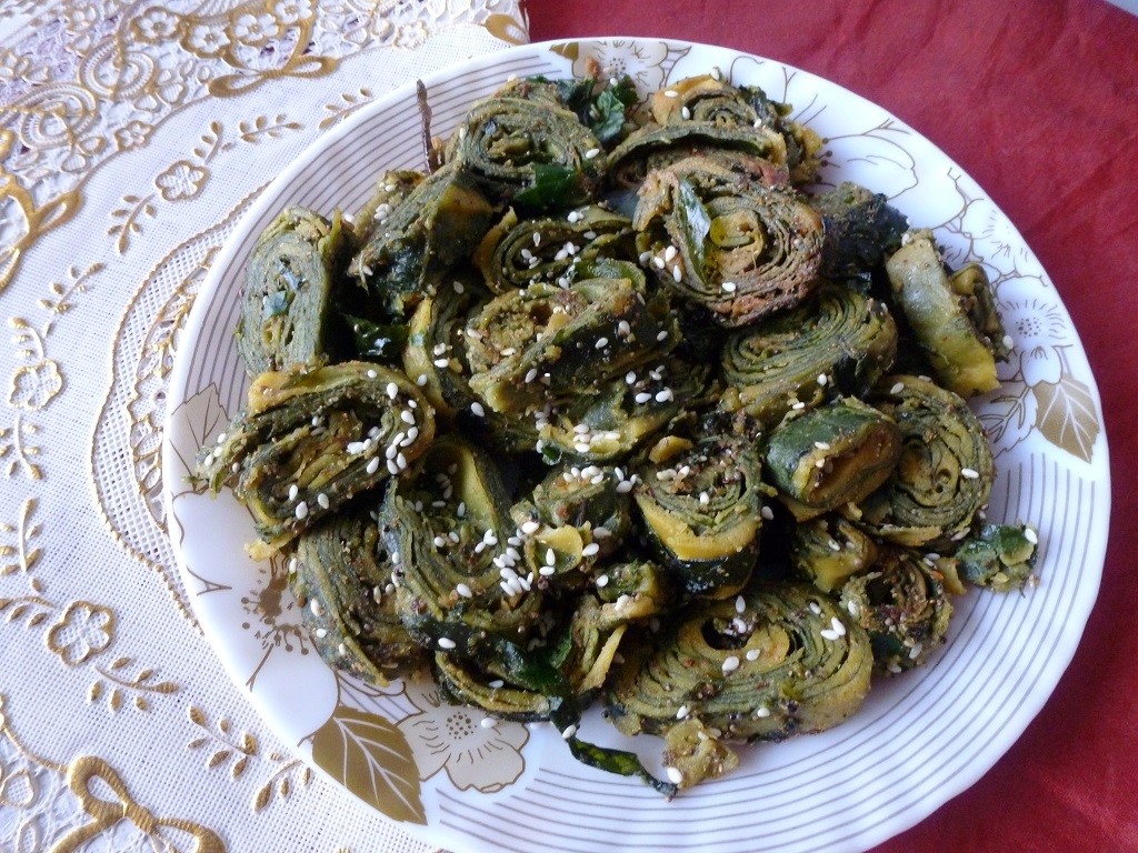 Arbi Patra Recipe (Colocasia Leaves Pakoda) - Healthically Kitchen