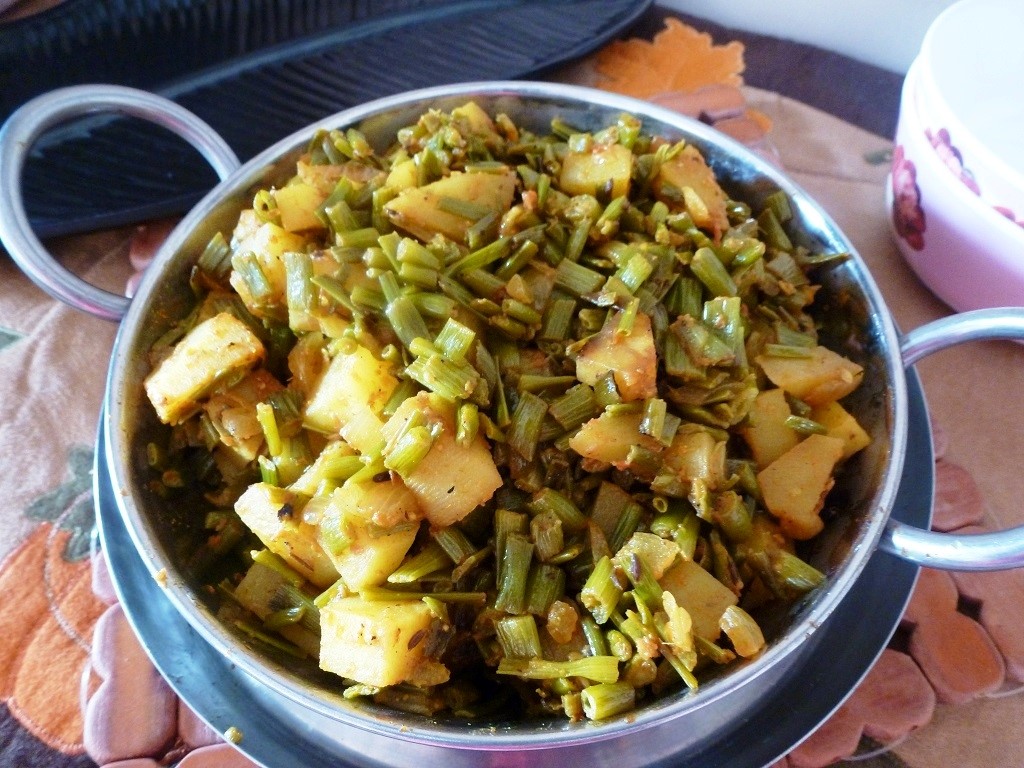 Healthy Aloo Moongre Ki Sabzi Recipe | Moongre Aloo Recipe ...