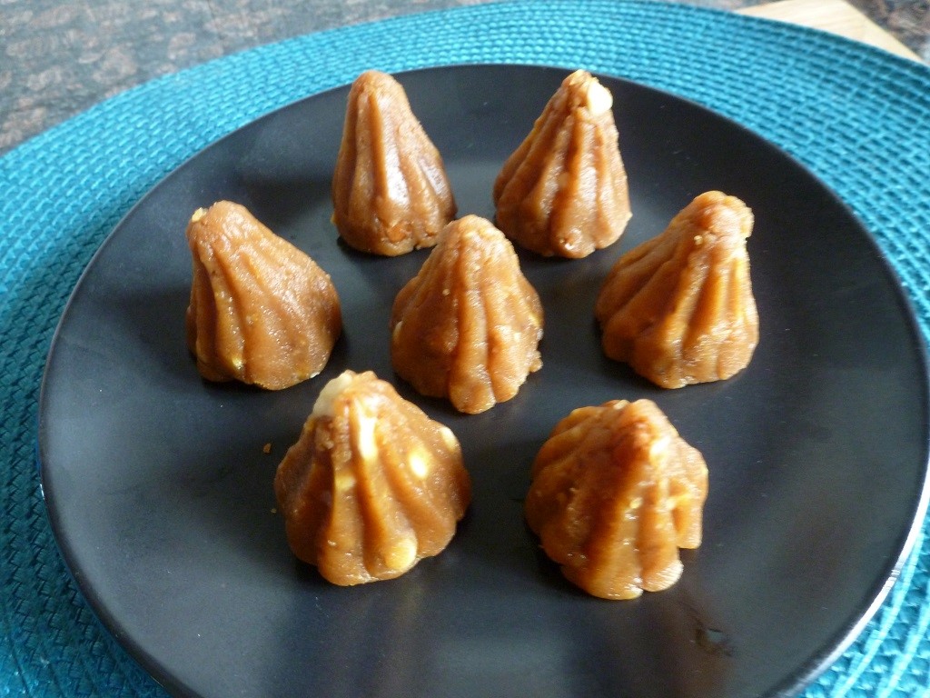 Easy Besan Dry Fruit Modak | Healthy Modak Recipe For Festive Season ...